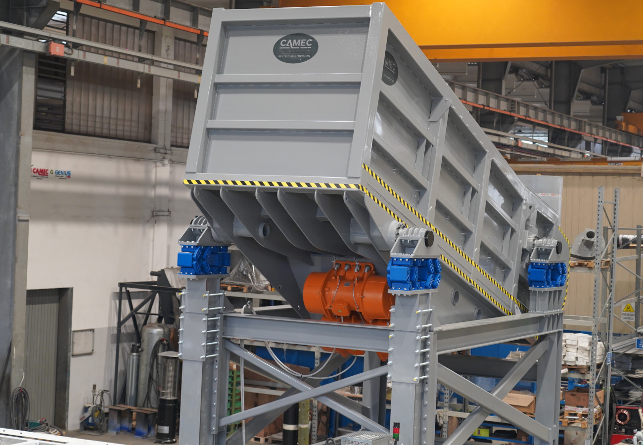 VIBRATING SCREEN