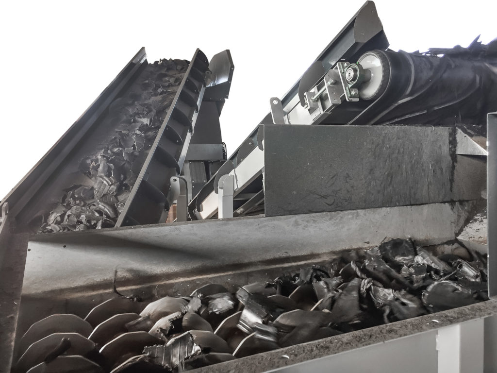 The phases of the waste shredding process - Camec